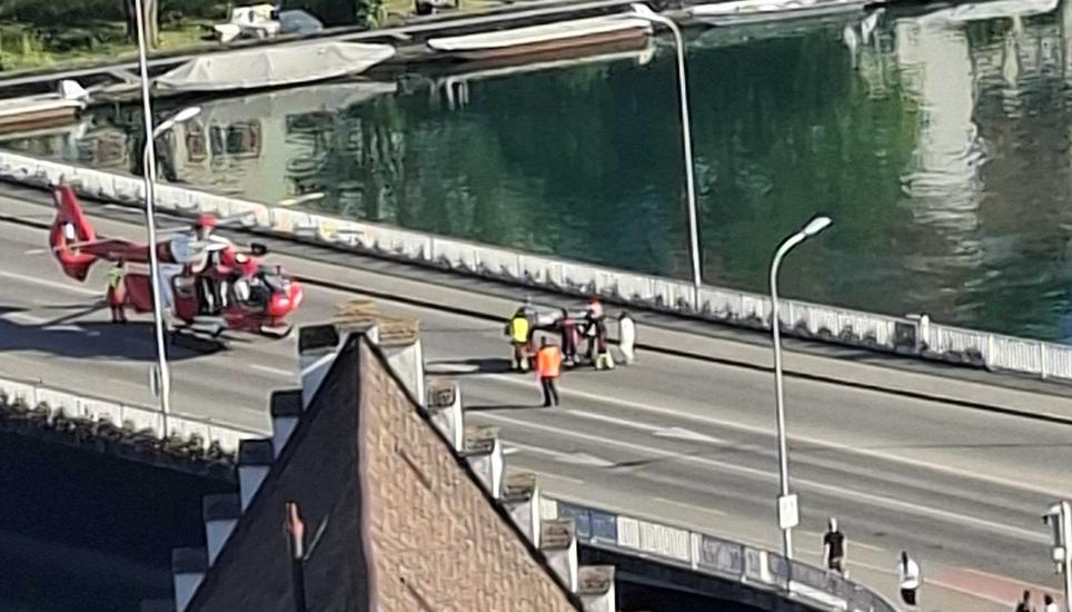 Rega-Helikopter auf Feuerthaler Brücke gelandet